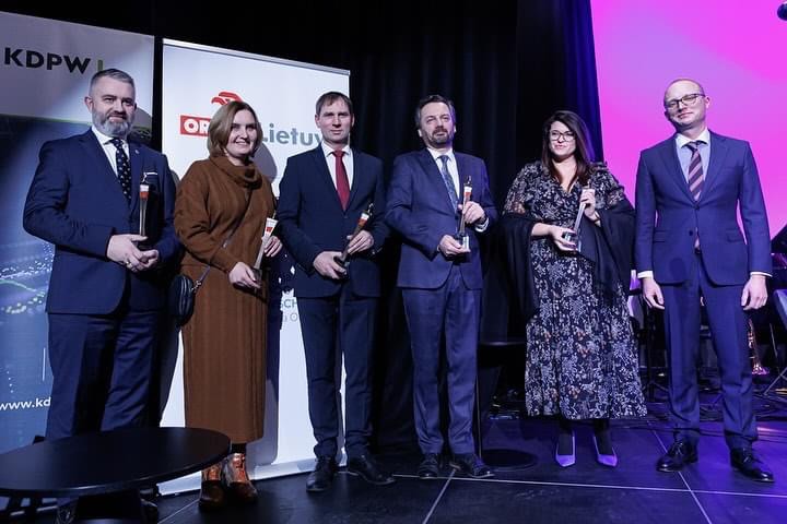 Dr Barbara Jundo-Kaliszewska odznaczona statuetką Fundacji Pomoc ...