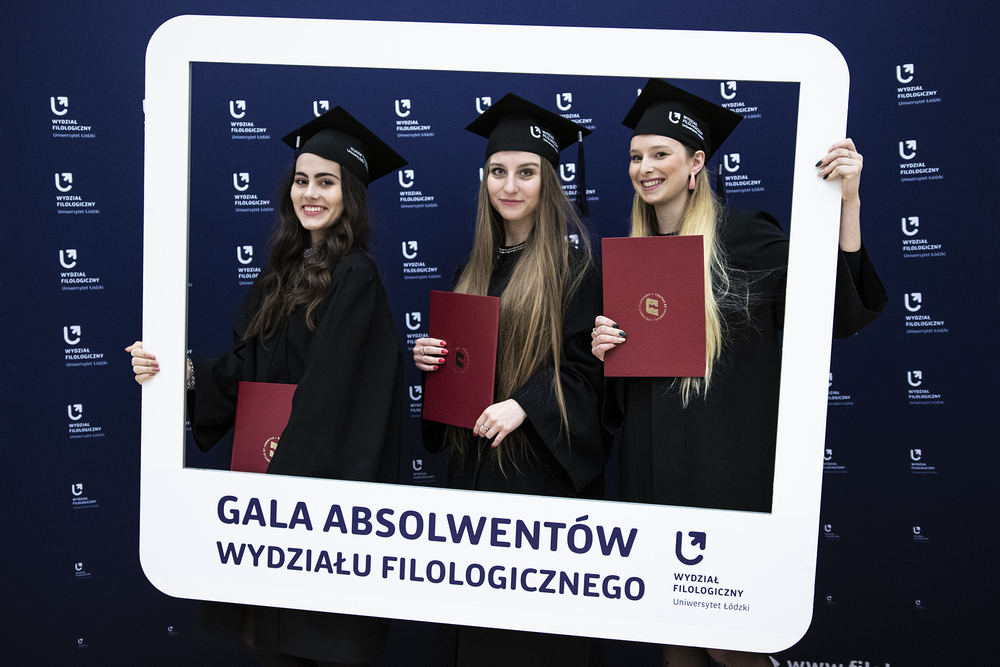 Birety znowu pofrunęły w górę. Kolejna Gala Absolwentów za nami ...