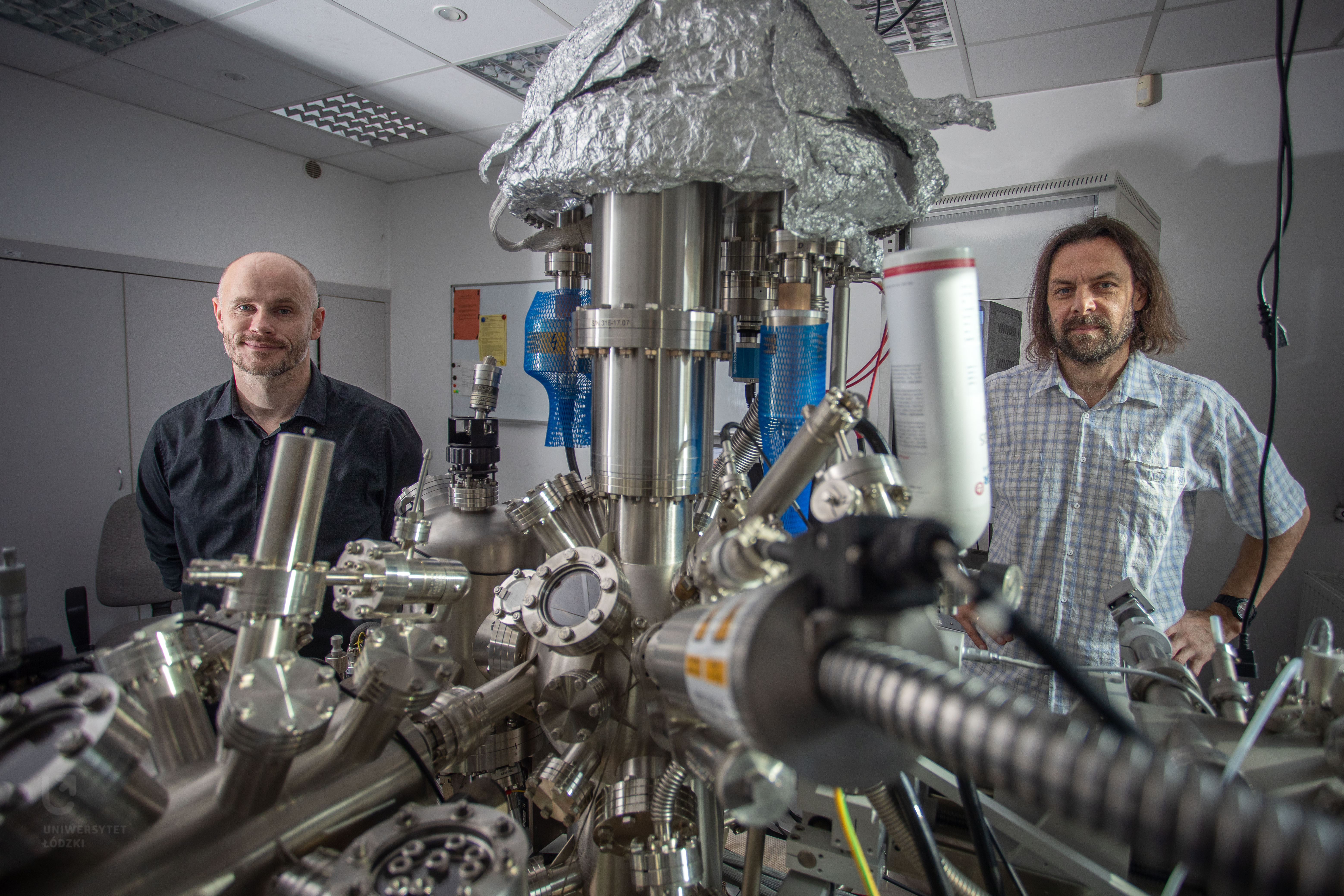 OLED display on graphene by physicists from the University of Lodz. The ...